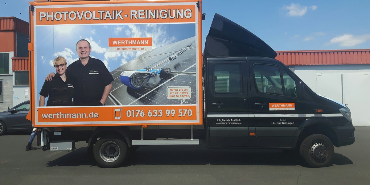Professionelle Photovoltaik-Reinigung vom Fachmann
